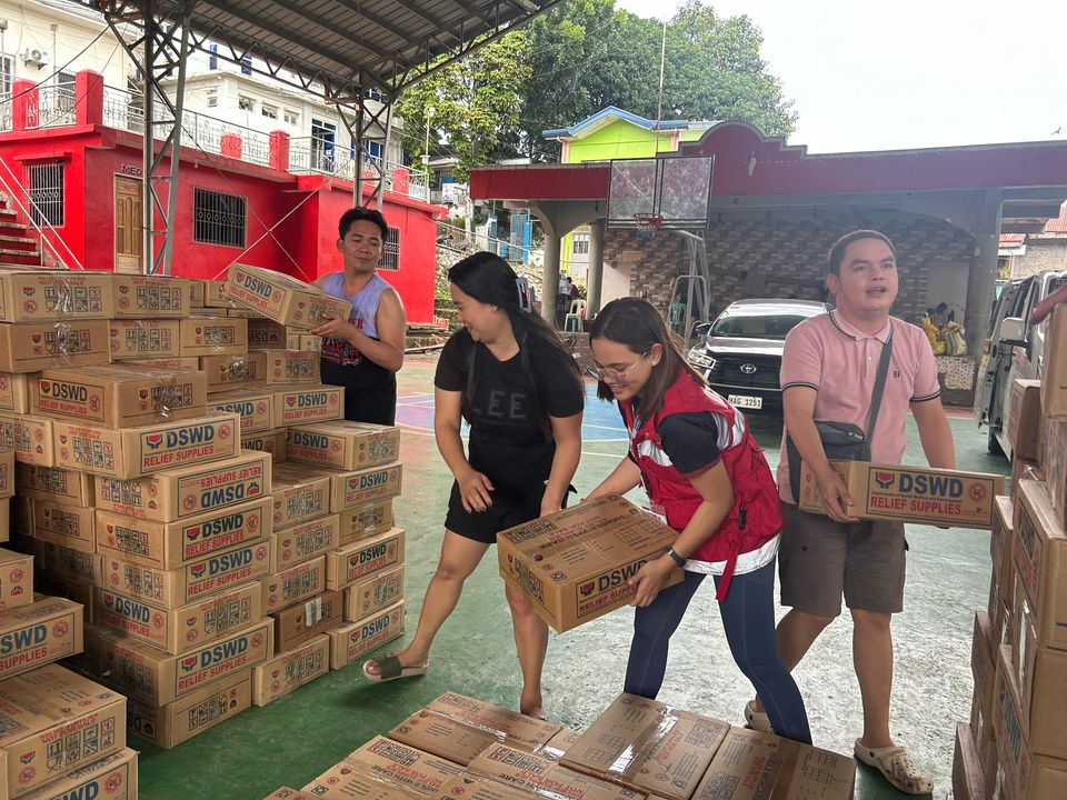 DSWD assures sufficient relief goods stockpile, funds for ‘ayuda’