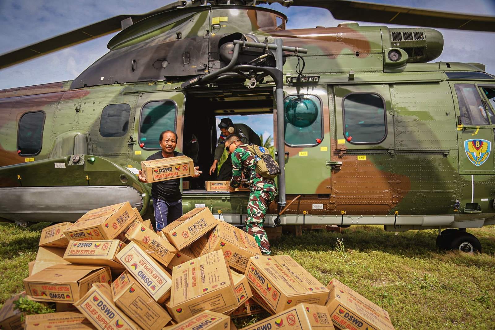 PAF, Indonesian military deliver aid to typhoon-hit community