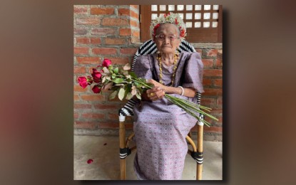 Ilocos gifts P1-M to master Inabel weaver, national living treasure ...