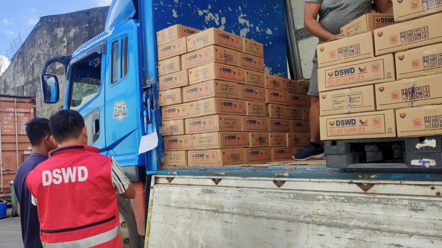 DSWD wants stockpile of 100K food packs in Negros provinces