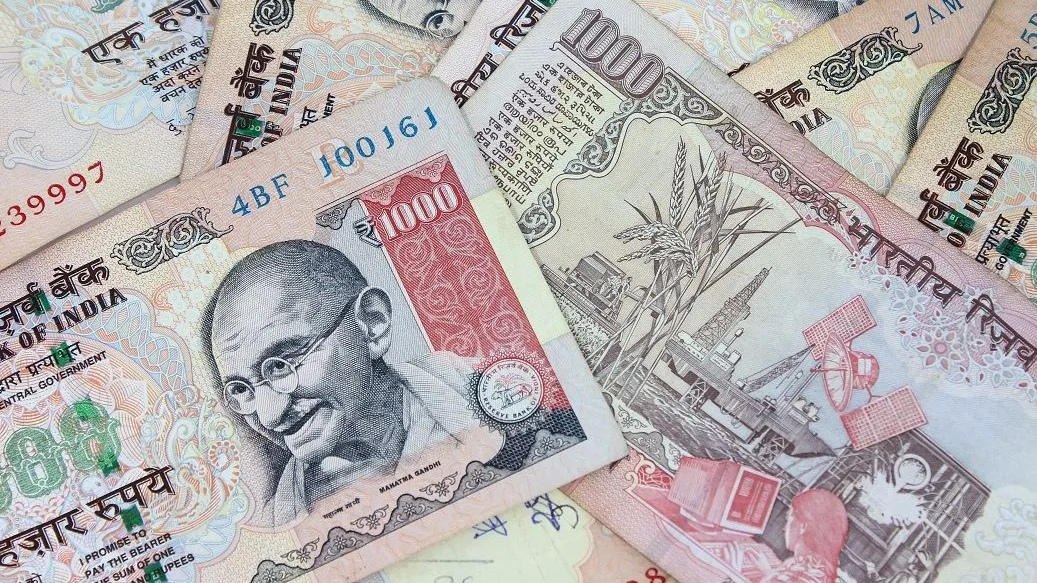 Indian rupee hits record low of 86.60 vs. U.S. dollar – The Daily Chronicle