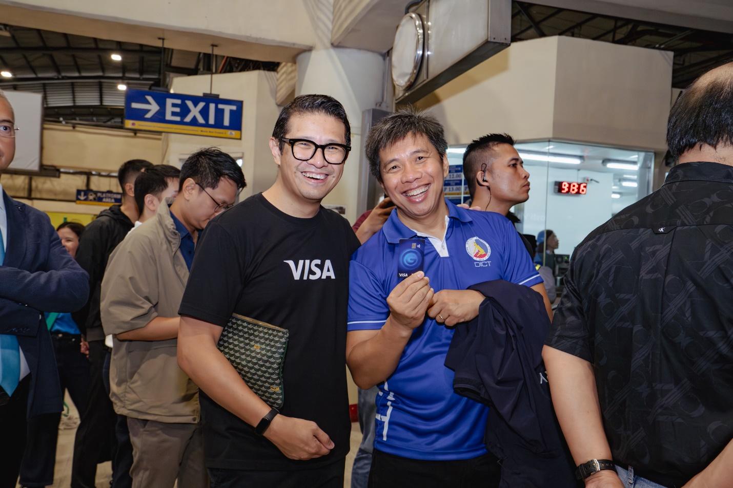 Visa powers a smarter commute: Contactless payments now live on MRT-3