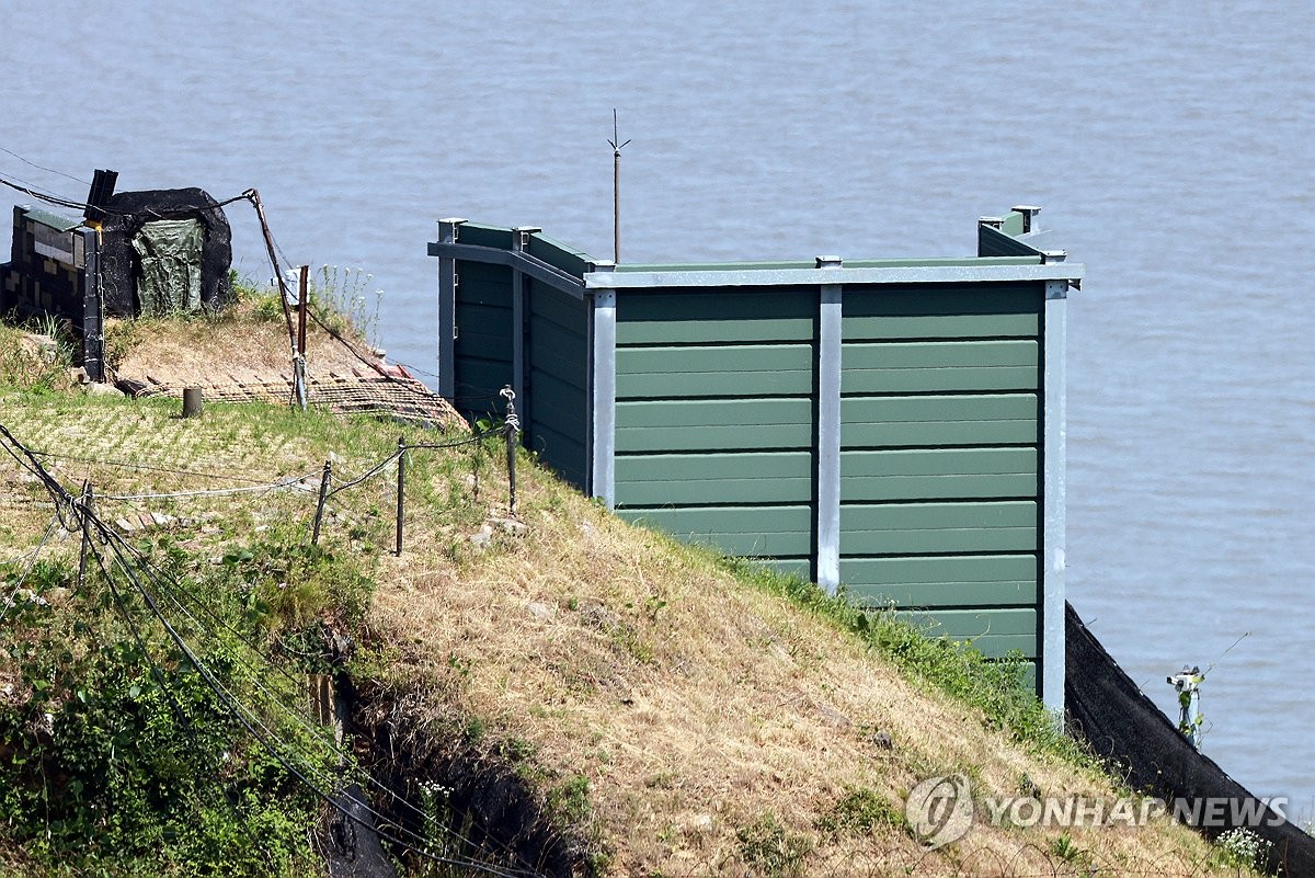 South Korea Halts Propaganda Broadcasts to Ease Tensions