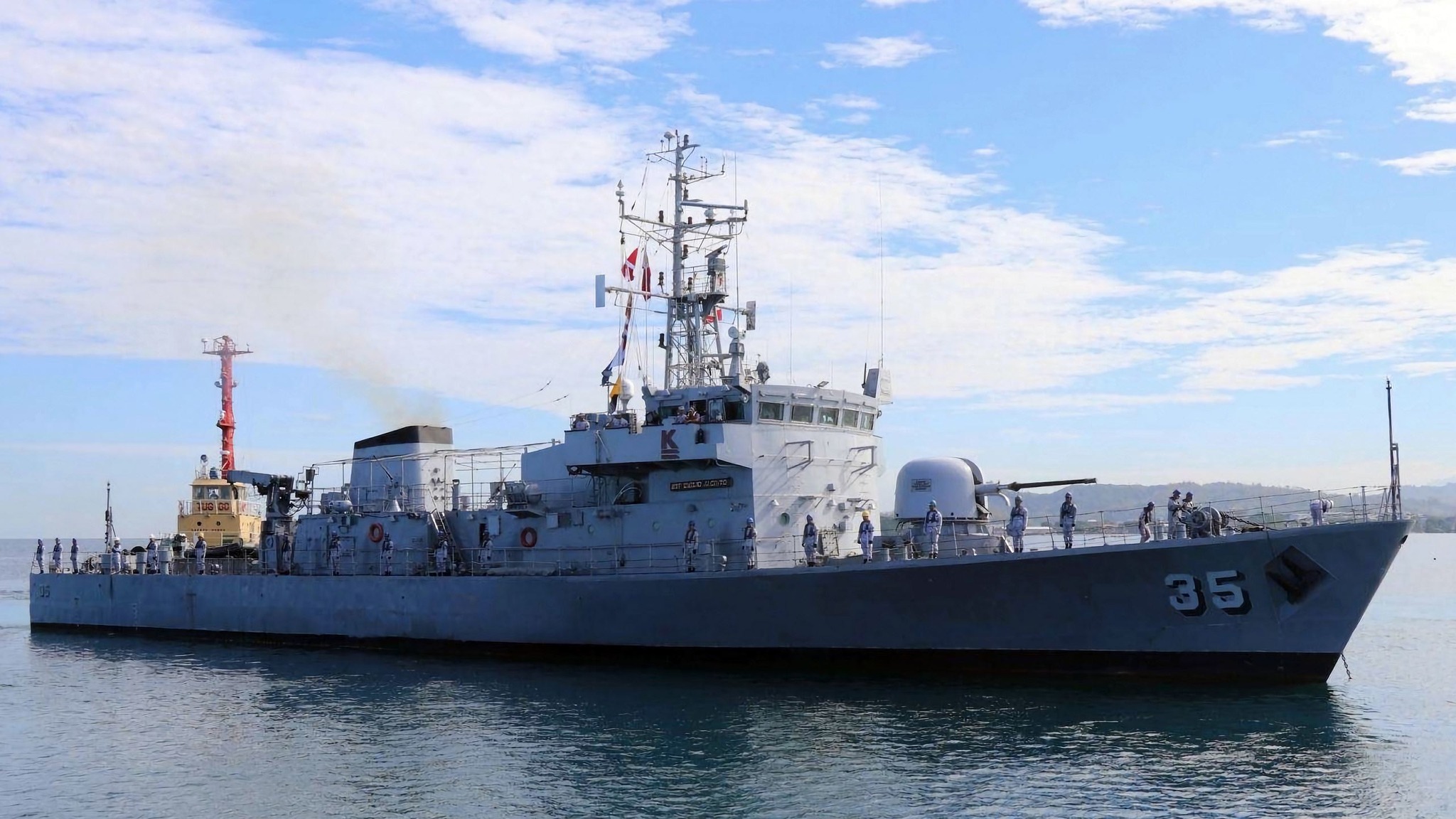 PH Navy sends vessels to confront Chinese warship loitering off Zambales