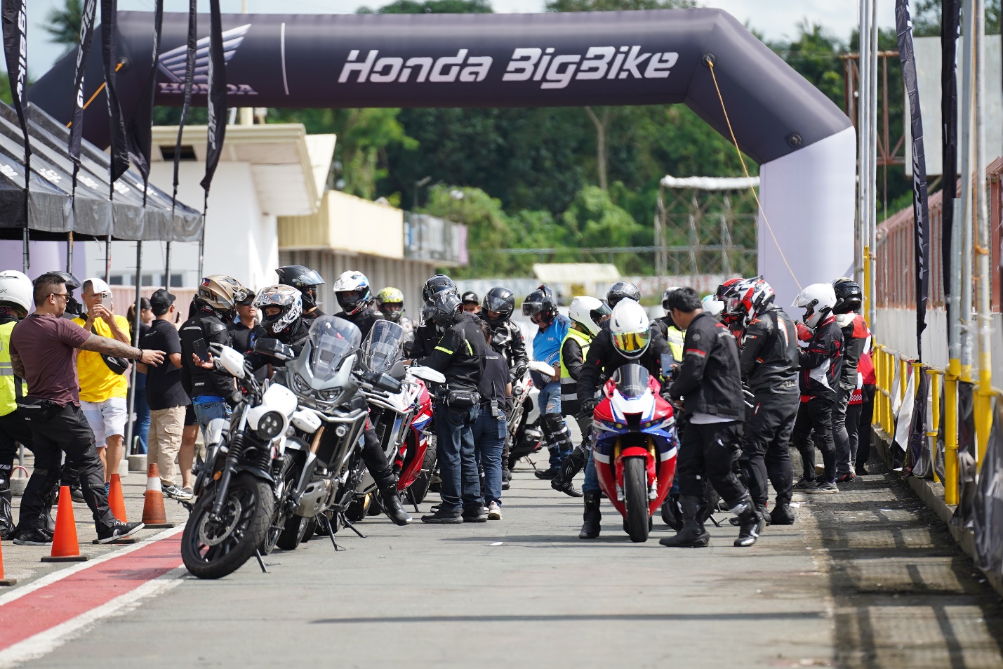 Honda big bike circuit experience draws thrill-seeking riders to high ...