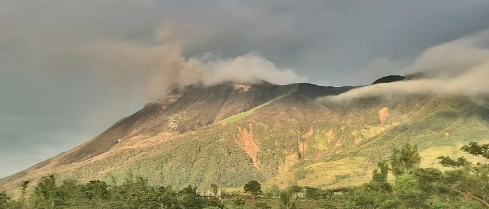 Kanlaon Volcano Emits Ash Plumes: Alert Level 2 Ongoing